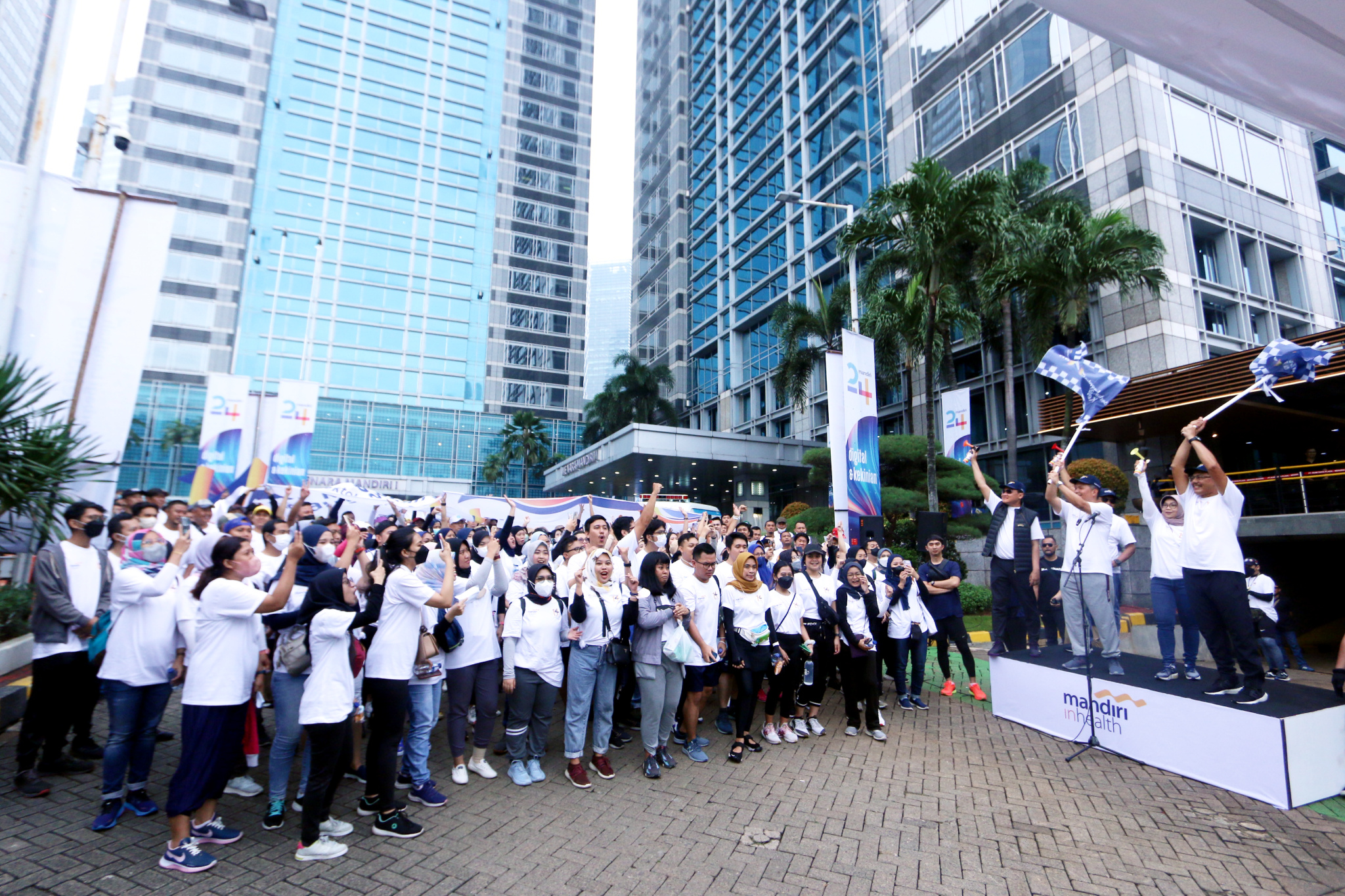Gerak Jalan Sehat di HUT ke 14 Mandiri Inhealth - Metapos Gerak Jalan Sehat di HUT ke 14 Mandiri Inhealth - Metapos